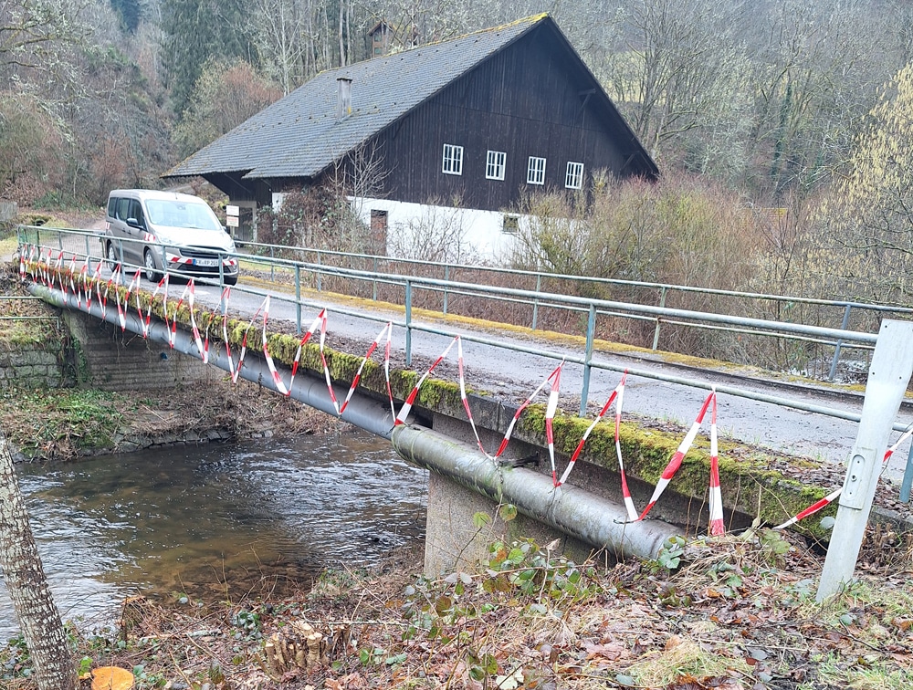 Marode Brücke in Hinterlehengericht (Schiltach, Ortenau) wird durch ...